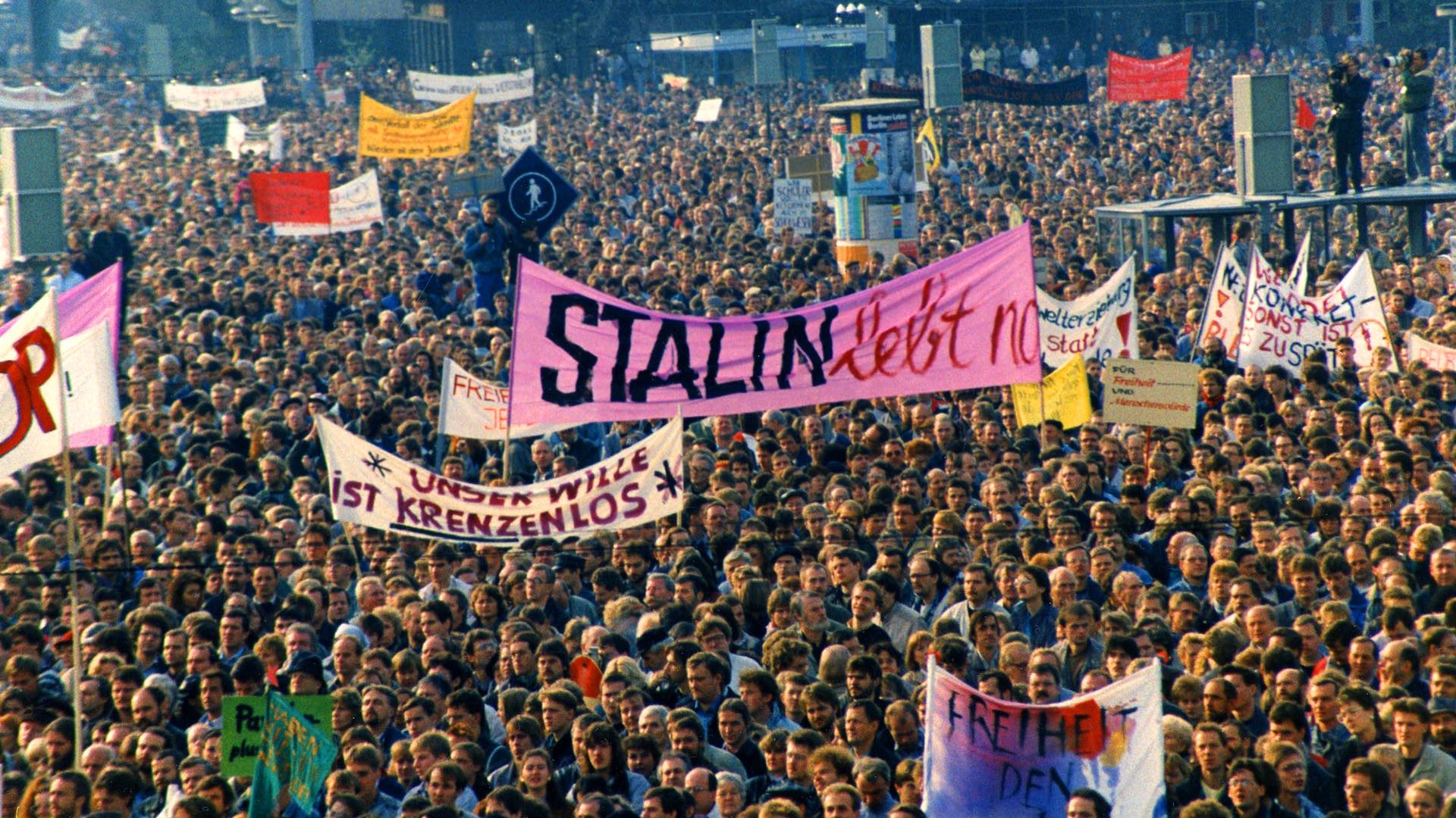 Timeline - Liberating a Continent: John Paul II and the Fall of Communism