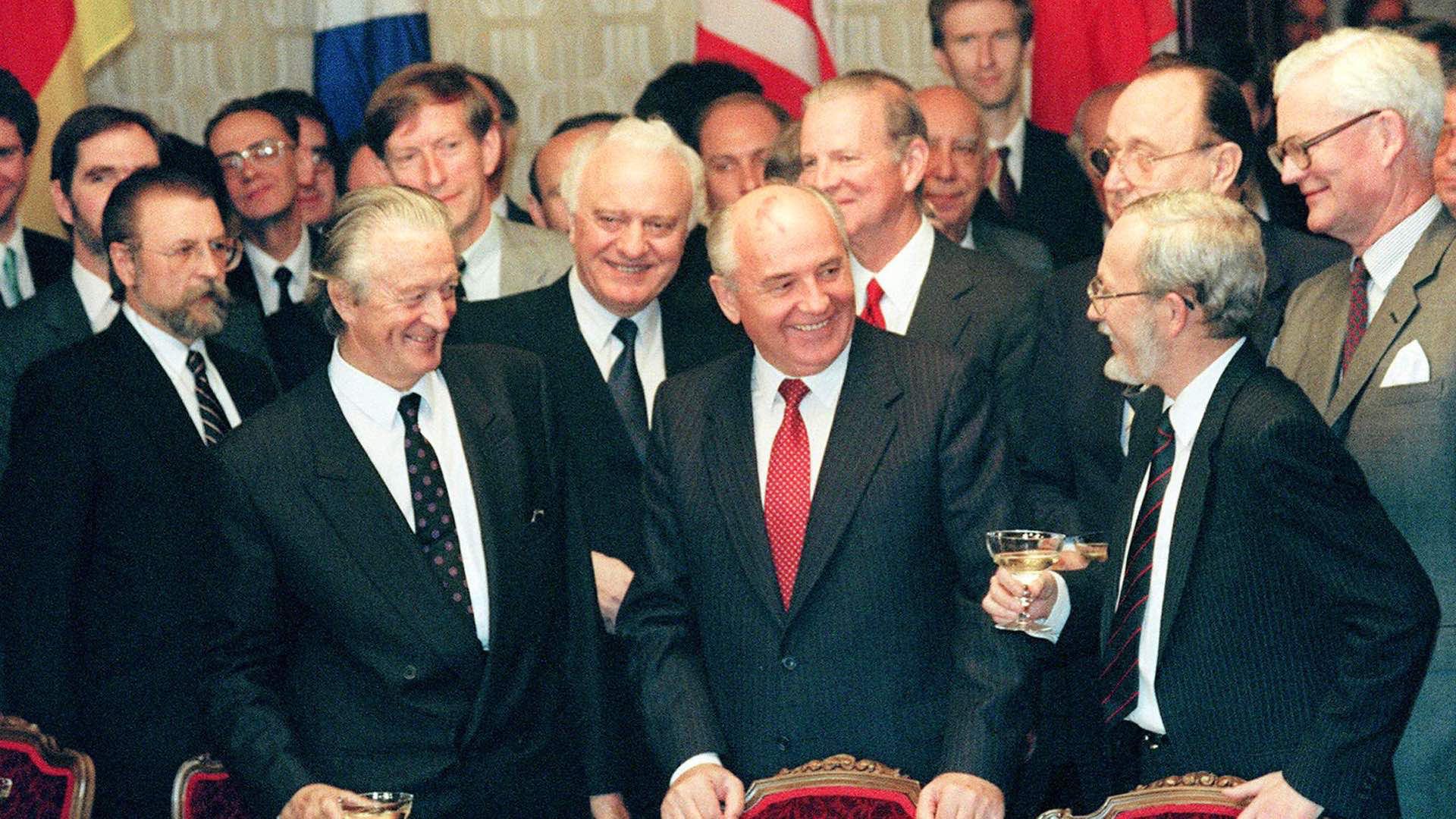 Timeline - Liberating a Continent: John Paul II and the Fall of Communism